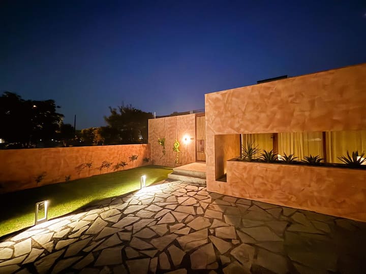 Apricot Garden Courtyard•earthen•modern Comfort - New Chandigarh