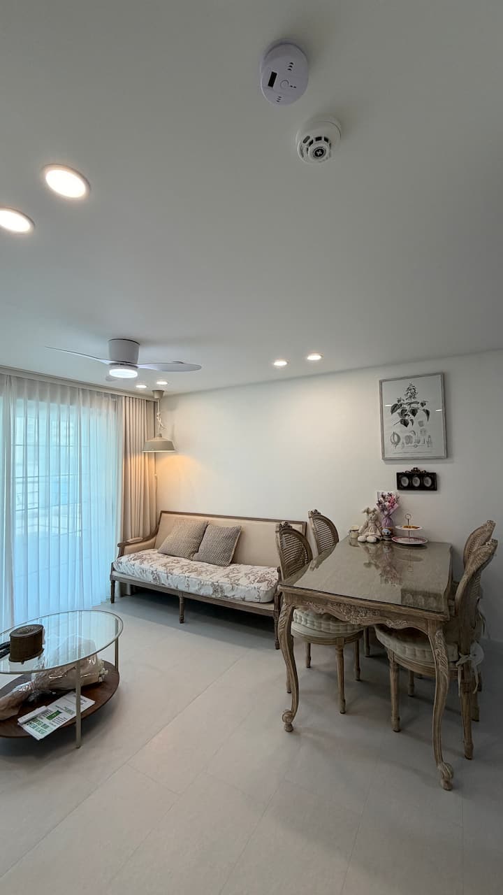 거제최고중심위치[Netflix] 최고급인테리어수리완료I전기차충전가능i새침구류l세탁기i테라스 - Corea del Sur