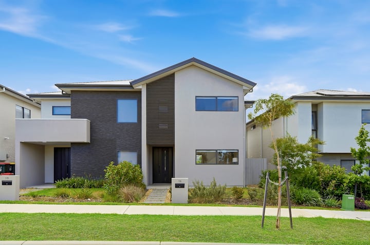Spacious 3br Home With Garden In Gledswood Hills - Campbelltown