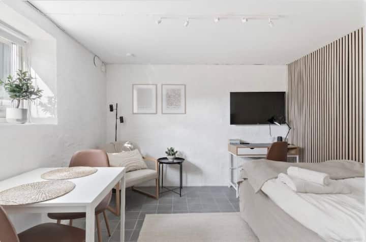 Lägenhet I Centrum, Egen Ingång Samt Egen P-plats - Alingsås