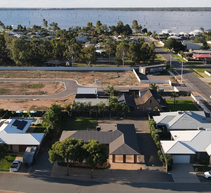 Spacious Modern Home In Yarrawonga - Mulwala