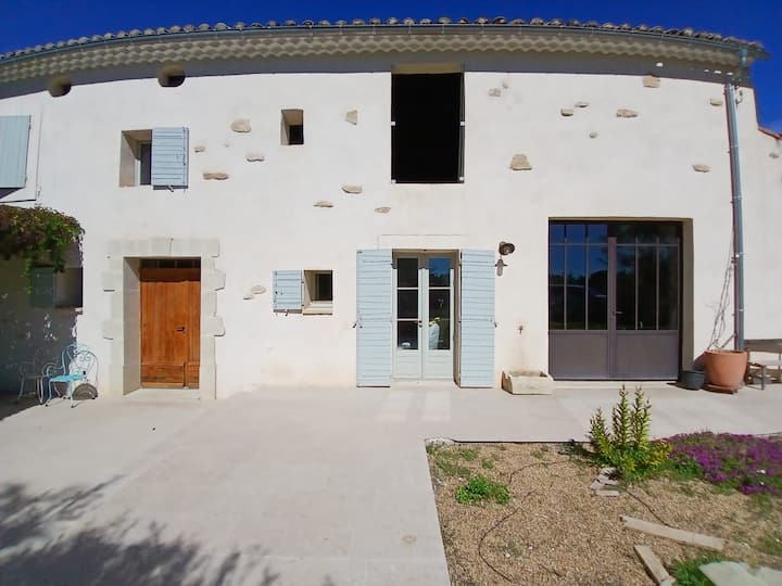 Chambre Pour 2 Au Calme Dans Un Vieux Mas Rénové. - Monteux