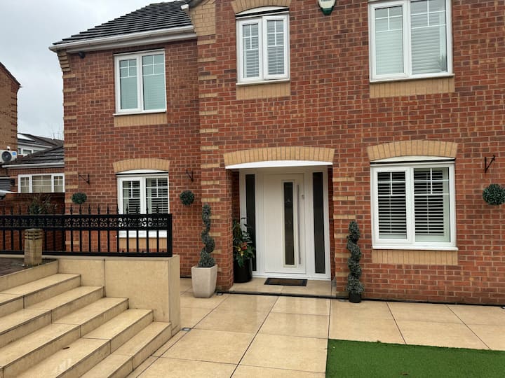 Hollingwell Drive - Sherwood Forest