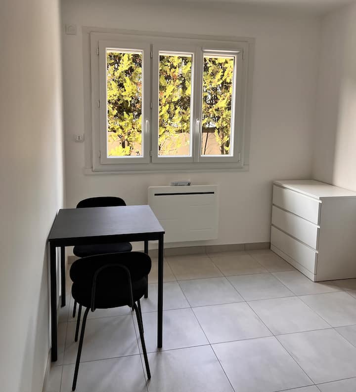 T2 Meublé Neuf De Standing Avec Jardin - Vénissieux