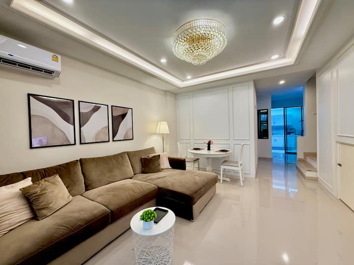 Nirin: 3 Br Near Suanluang Park & Nong Bon Lake - Bangkok