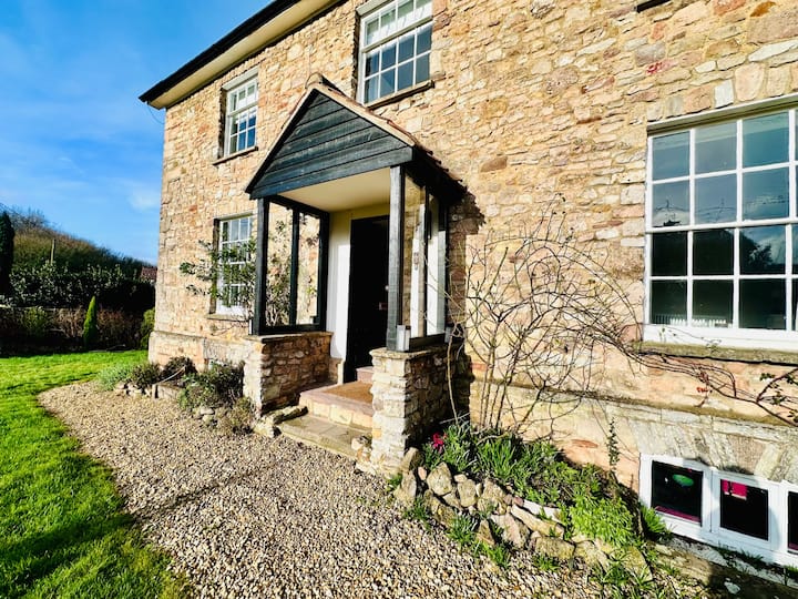 Timeless Farmhouse Retreat With Estuary Views - Chepstow