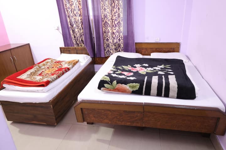 Triple Sharing Room: New Samrat Hotel & Restaurant - Pauri