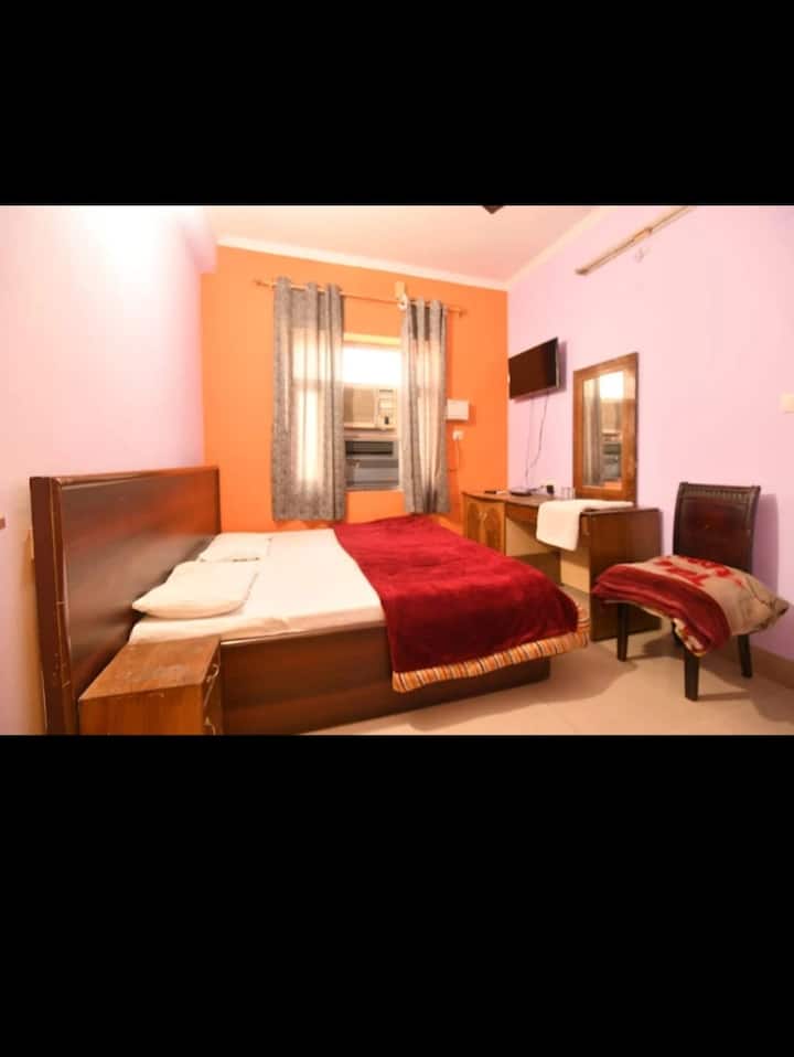Twin Sharing Room: New Samrat Hotel And Restaurant - Pauri