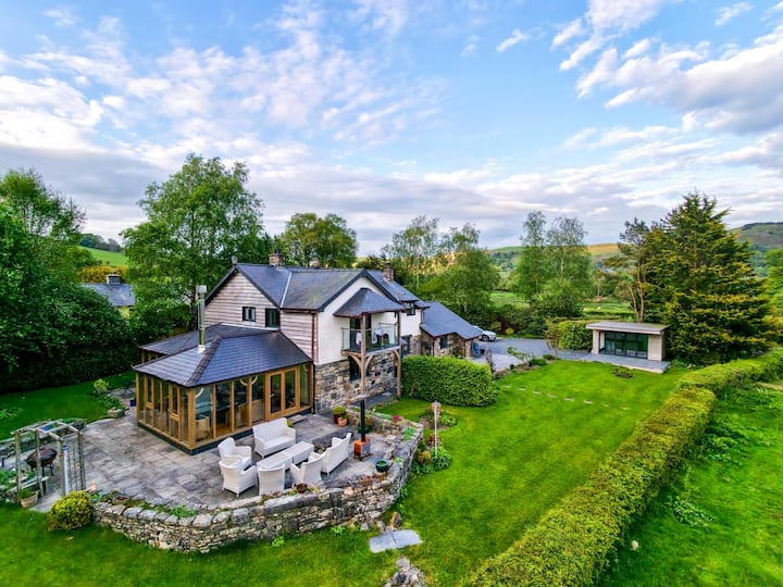 6 Bed In Bala (Oc-80348) - Bala