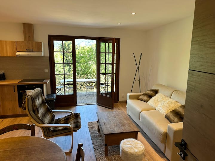 Appartement En Rez-de-jardin - Terrasse Et Vue - Roubion