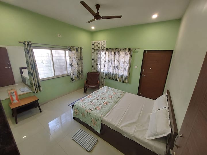 Shrishailya Bungalow, Ac 2bhk, Free 2 Suv Parking - Kolhapur