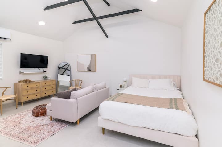 Artistic Studio In Noho - Burbank, CA