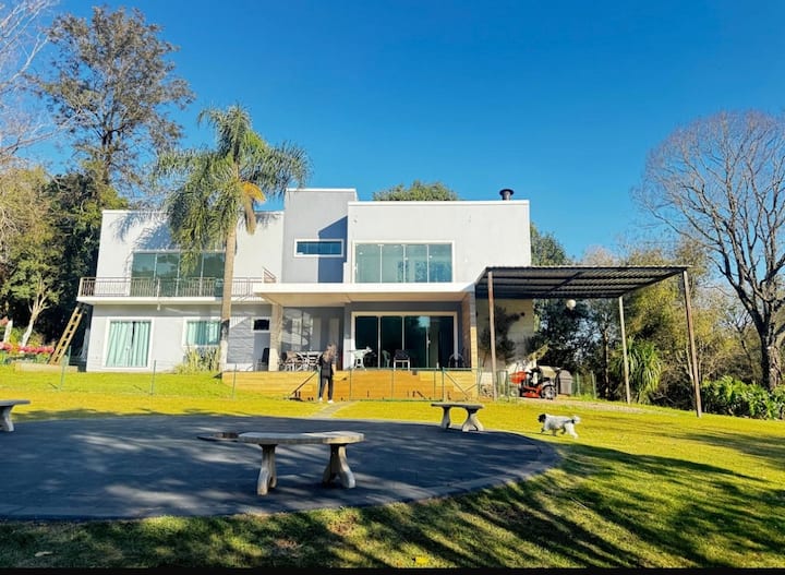 Chácara 1km Da Cidade. Com Lago, Rio, Quartos. - 
