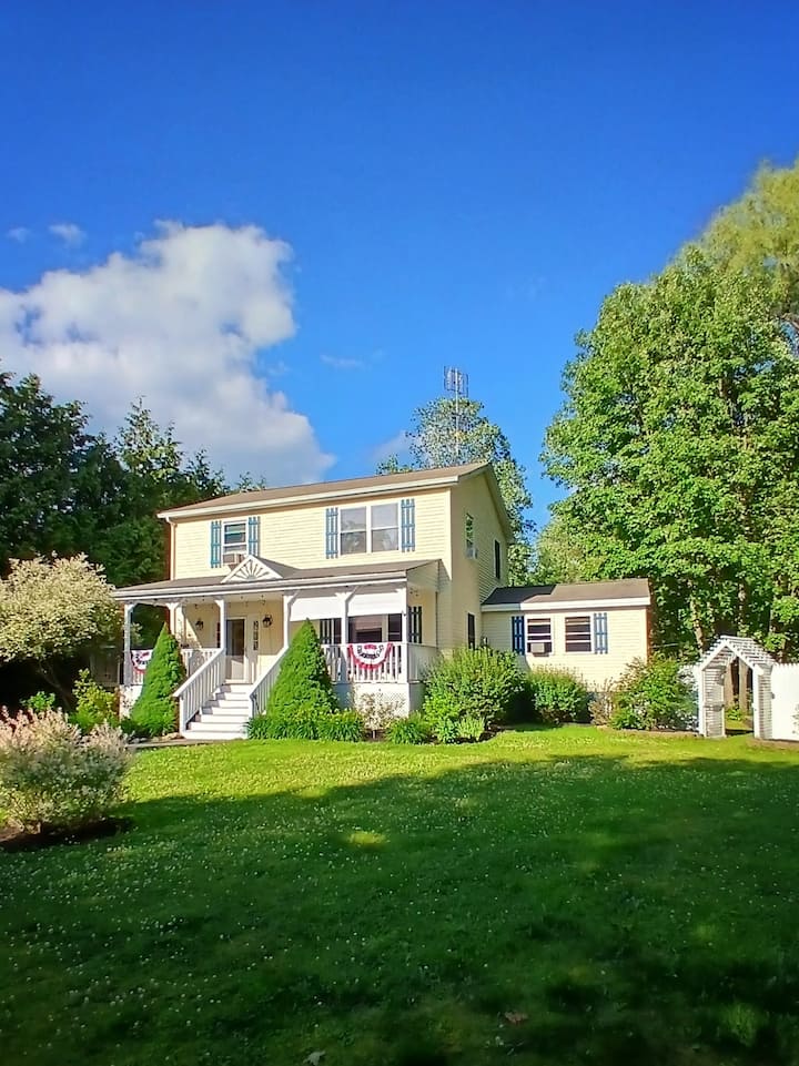 Old Port Road Retreat 1.5 Miles To Dock Square - Kennebunk, ME
