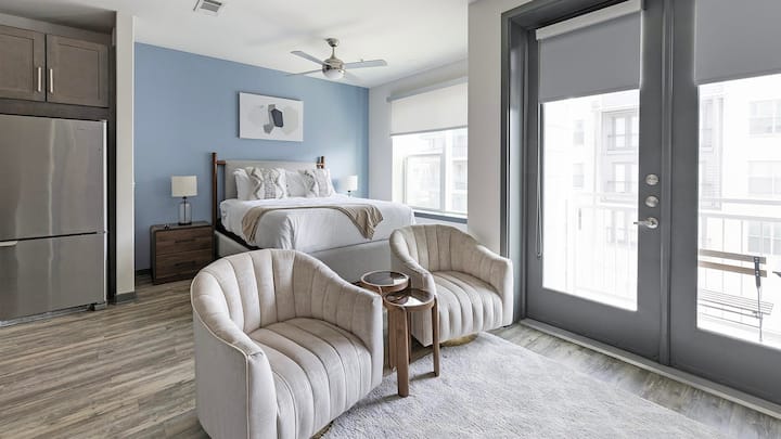 Landing | Chic Studio, Game Room, Gym - Cultural District - Fort Worth