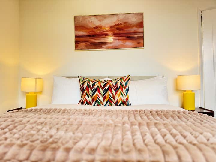 Charming New 2br House | Free Parking | Long Stay - Warwick