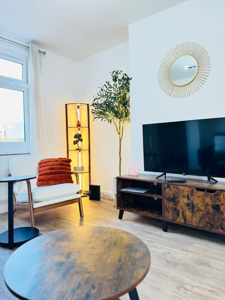 New Cosy 2br House | Private Parking | Long Stay - Warwick
