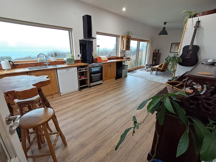 Spacious Cosy Cabin With Panoramic Bay Views - Bantry