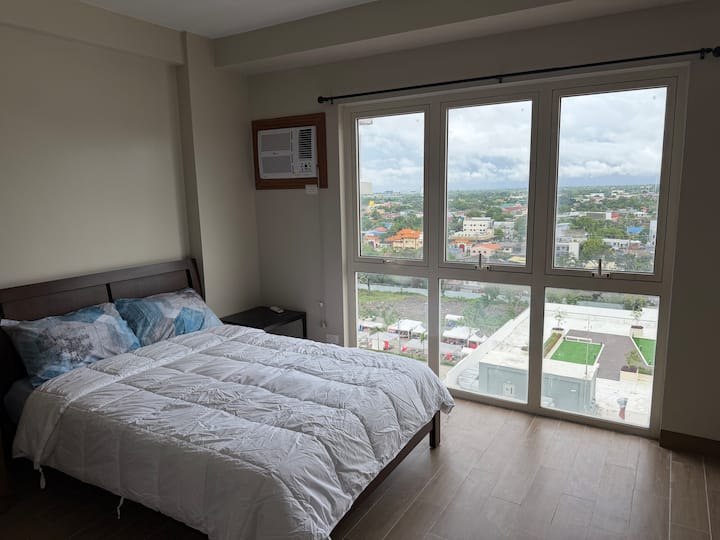 One Regis Condo Upper Penthouse In City Center - Bacolod