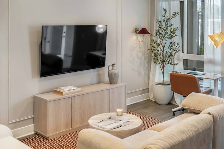 The Chloe® - Luxury 1br In Irvine W/ Gym, Pool - Newport Beach, CA