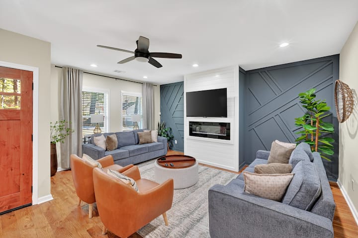 Grove Park Haven Sleeps 12, Large Backyard - Atlanta, GA