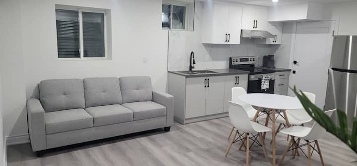 Modern 3 Br/2 Ba Private Suite W/parking & Laundry - Chicopee