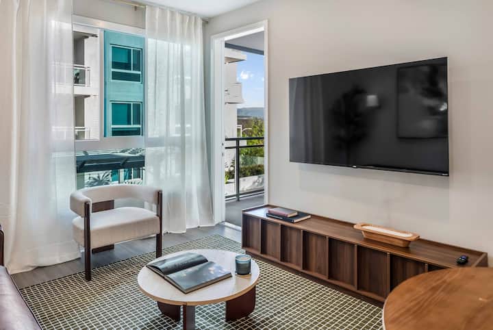 The Ashlyn® - Luxury 1br In Irvine W/ Gym, Pool - Newport Beach, CA