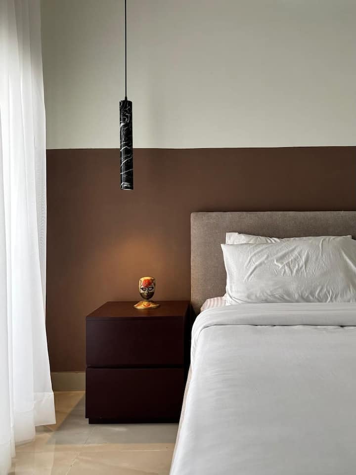 Chic | 1bhk Gulberg Pool | Gym | Cinema Selfchkin - Lahore