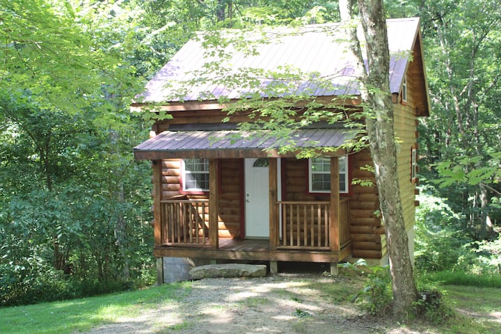 Romantic Couples Cabin In Hocking Hills - Hocking Hills State Park, OH