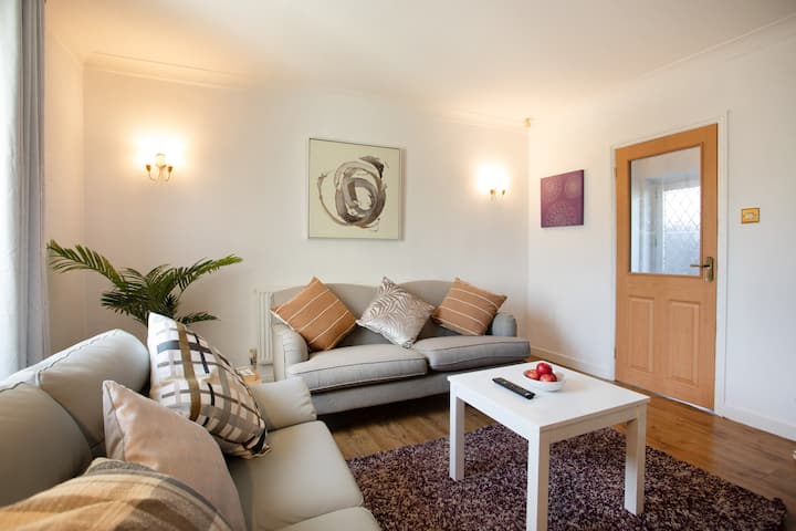 Spacious Modern Home | Free Parking & Fast Wi-fi - Sheffield