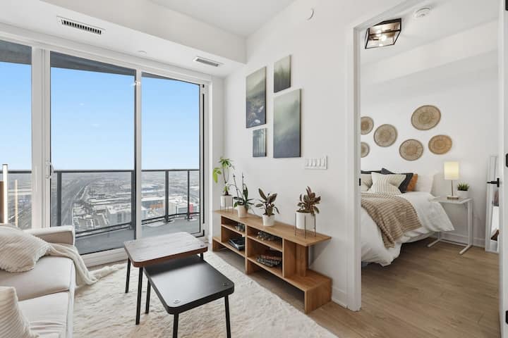 31st-floor Modern Condo W/ Stunning Views - Toronto