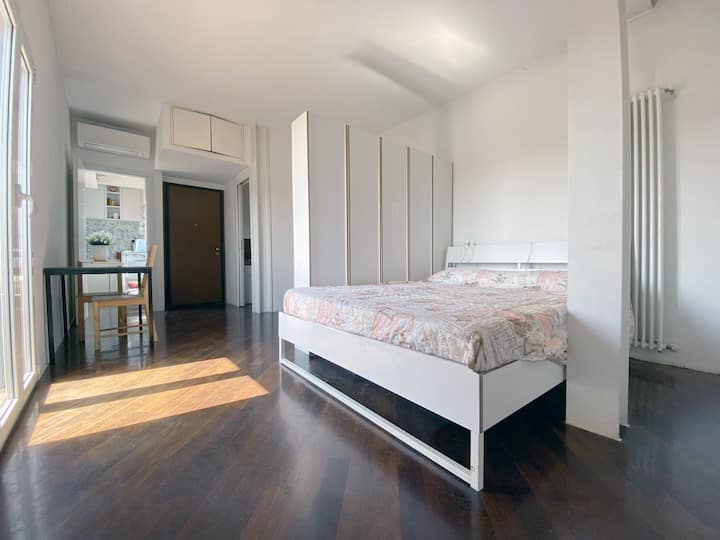 Monolocale Luminoso Con Balcone Vicino Centrale - Mailand