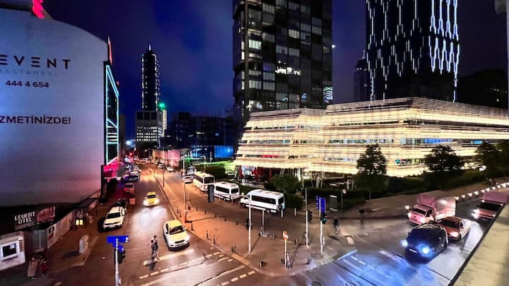 Levent’te Merkezi Konumda ŞıK Ve Konforlu 2+1 - Estambul