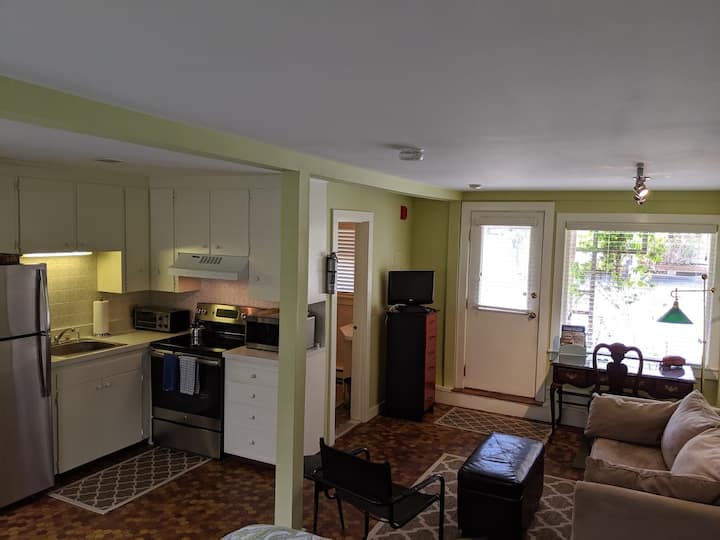 West End Beach Access Studio - Provincetown, MA