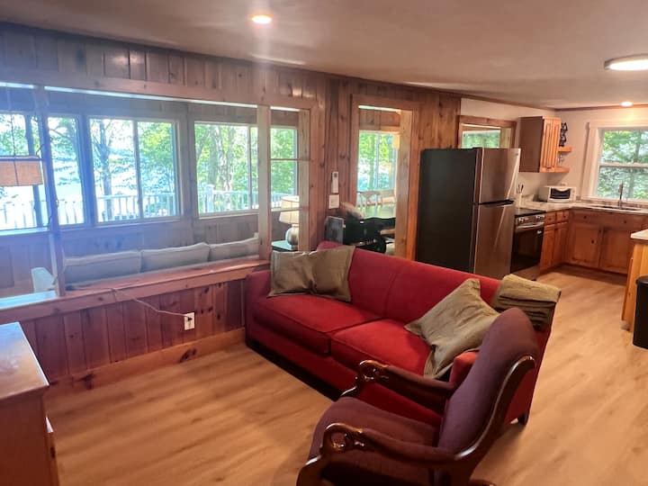 New: Lakefront Cottage
On Kennebunk Pond - Sanford, ME