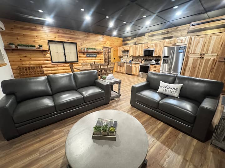 New! Little Ranch Therapy - Hot Tub/fireplace/ski - Traverse City, MI