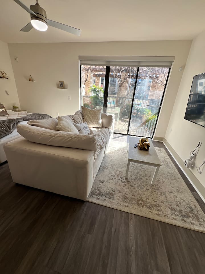 Modern Studio Retreat | Stylish • Cozy • Central - Dallas, TX
