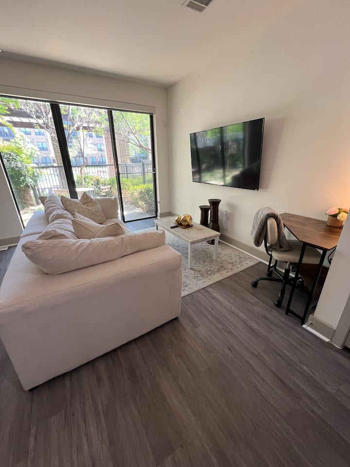 Modern Studio Retreat | Stylish • Cozy • Central - Dallas, TX
