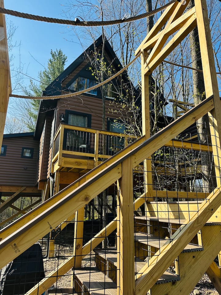 Brand New Treehouse: Hot Tub, Fireplace, Golf - Erie, PA