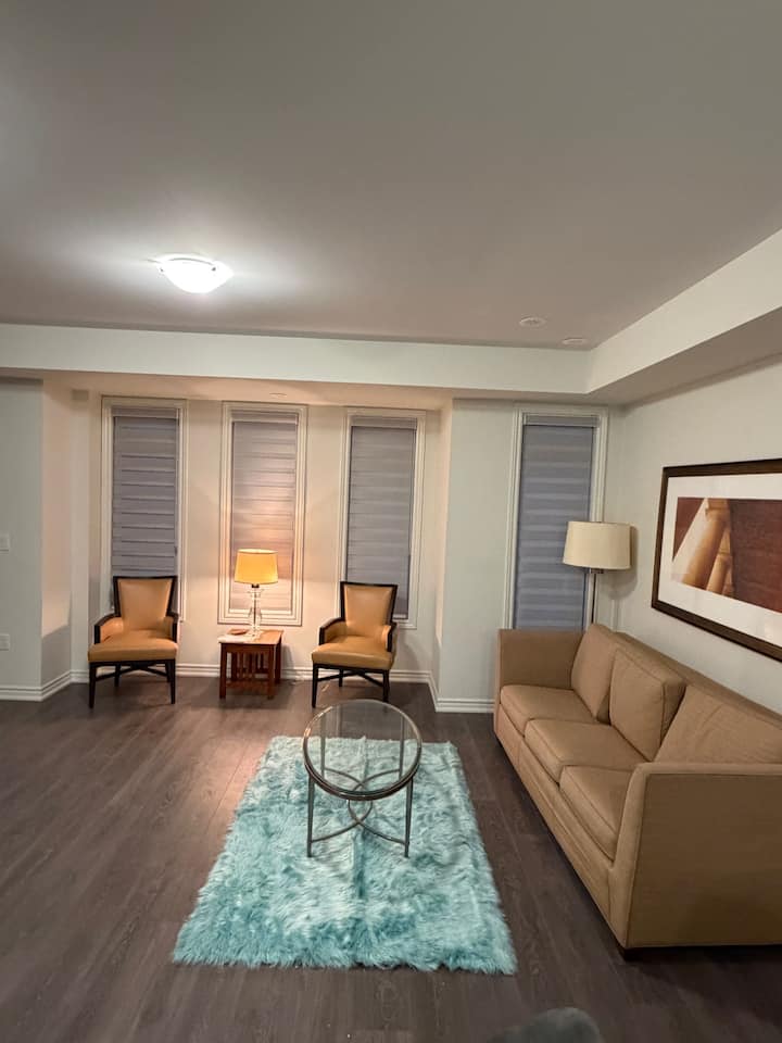 Warm & Cozy 3br Retreat - Bradford, ON, Canada