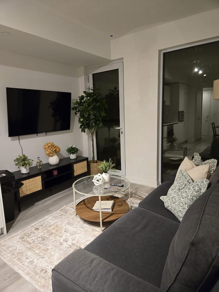 House For 4 With 10/10 Walk Score - Cobourg