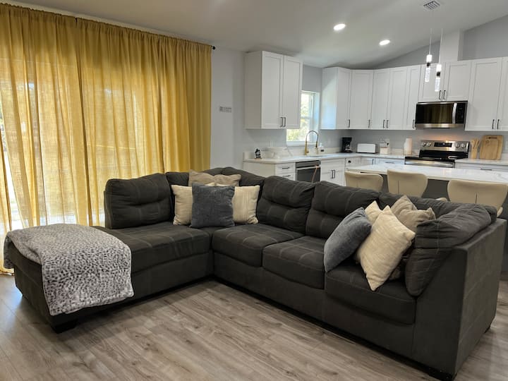 Cozy Home - Weeki Wachee, FL