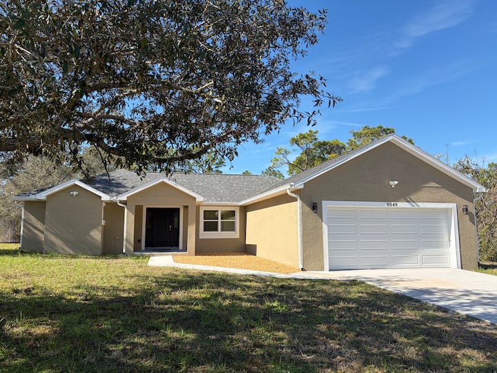 Cozy Home - Weeki Wachee, FL