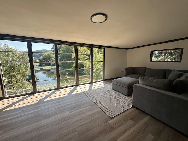 Waterfront 2 Bed 2 Bath W/ Dune Access - Umpqua Lighthouse State Park, Reedsport