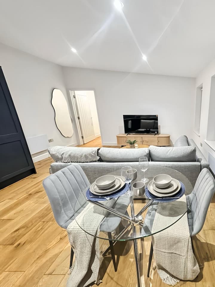Spacious Highgrove Mews Home/city Centre/ Sleeps 6 - Reading
