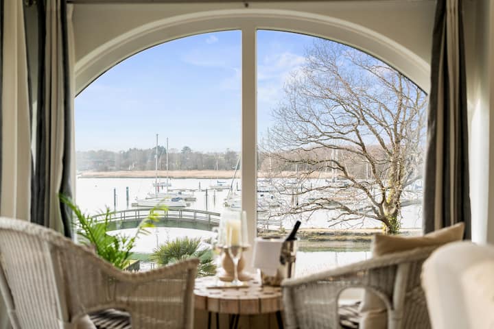Waterside Estate On River Hamble With Pool & Dock - Southampton