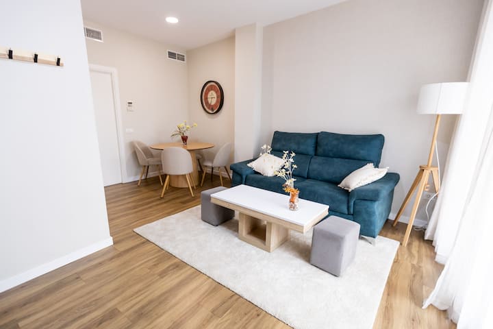 Seville Gold: Apartment By Triana Bridge - Camas