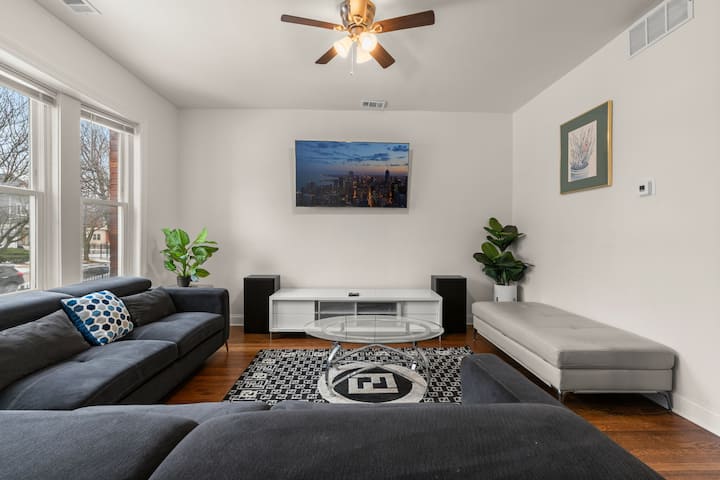 Near Uchicago, 3br Apt, Parking, W/d, 2 Workspaces - Beverly - Chicago