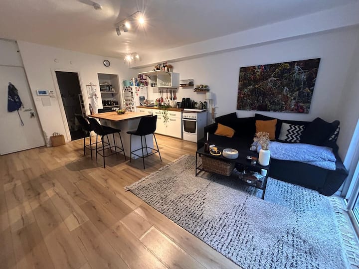 City Center Flat! Located On Quiet Side Street! - Tel Aviv-Yafo