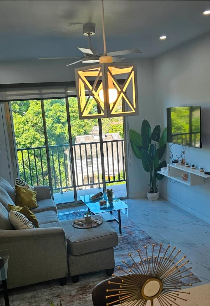 Cool Breeze -Kingston Apartment- Rooftop Pool/gym - ジャマイカ キングストン